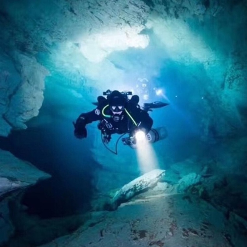 Alonefire Dv76 Super Bright Diving Flashlight L2 Led Ipx8 Highest ...