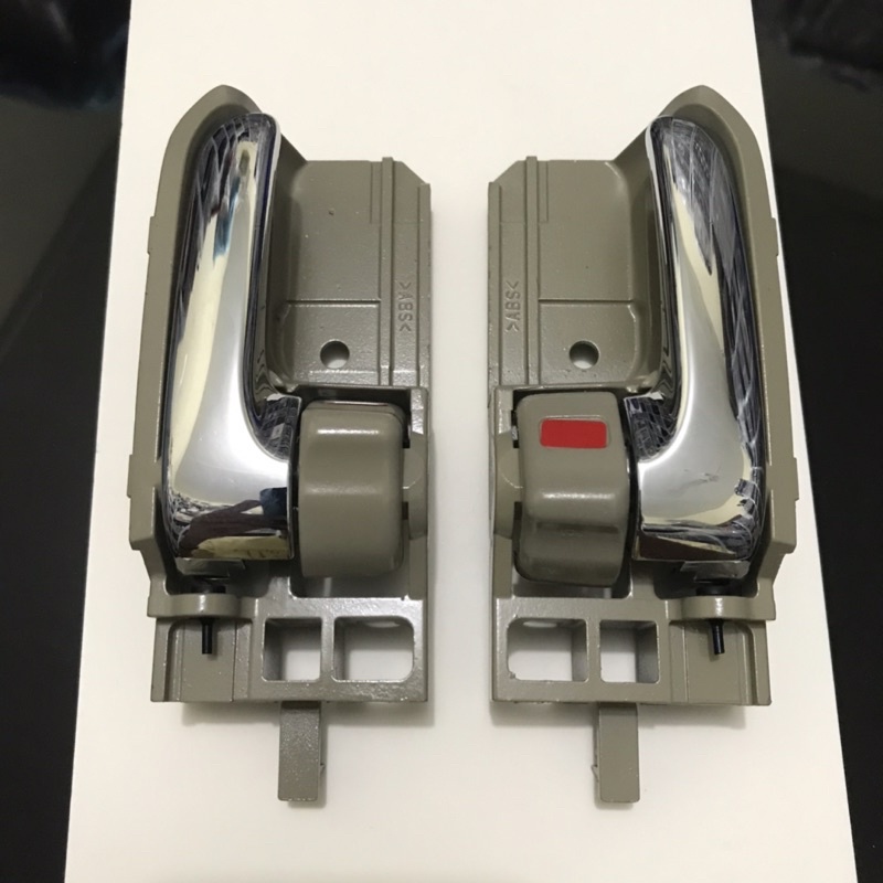 Handle in door opening in old innova 2005 2006-2010 2011 2012 - 2015 ...