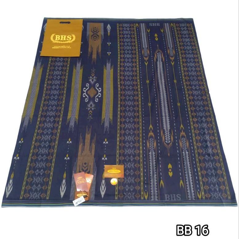 PUTIH HITAM Bhs Infinity Gold Sarong With White Pke Motif/Bhs Sge Gold ...