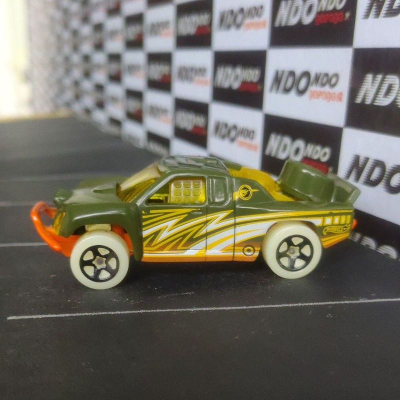 Hot Wheels Off Track 2nd Loose - 2014 Treasure Hunt Regular [Glow in ...