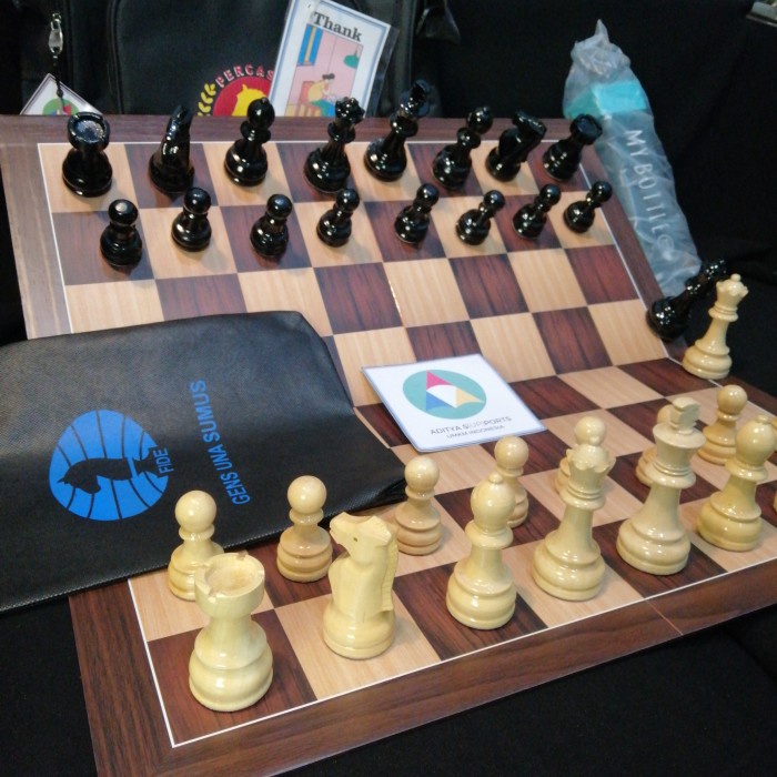 Good Quality PERCASI Standard Magnetic Wooden Board and Pieces Chess ...