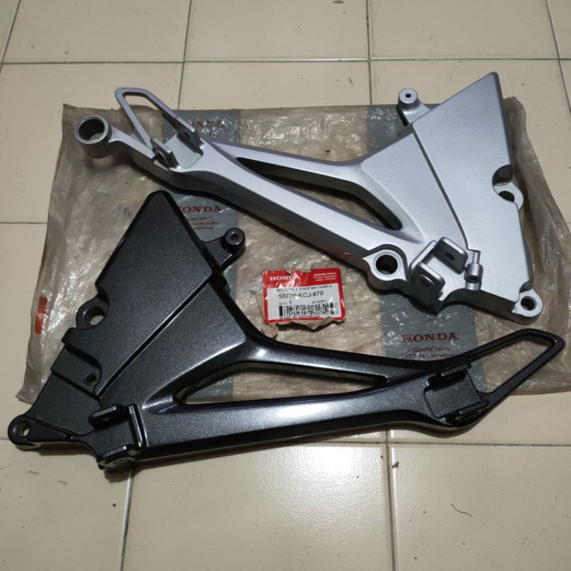 TIGER REVO FOOTSTEP MOUNTING BRACKET BLACKKiri NOS ORIGINAL AHM ...