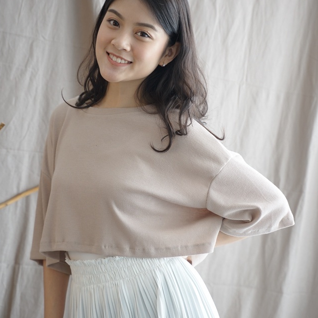 Tee SHIRT by Alia Clothing - Women's short sleeve plain crop top ...
