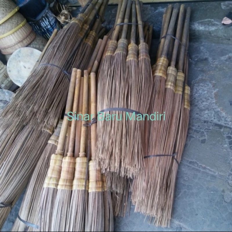 Coconut Garden Broom / Long-handled coconut stick broom / yard broom ...