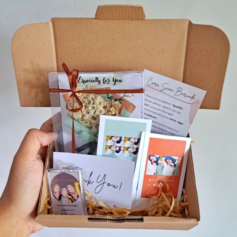 GANTUNGAN Spotify PACKAGE MINI BOUQUET WITH BOX + POLAROID WATERPROOF ...