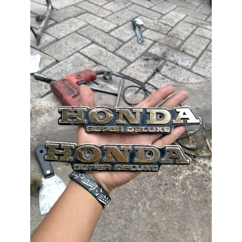 Original gl 100 tank Emblem removed. original gl 100 tank Honda Logo ...