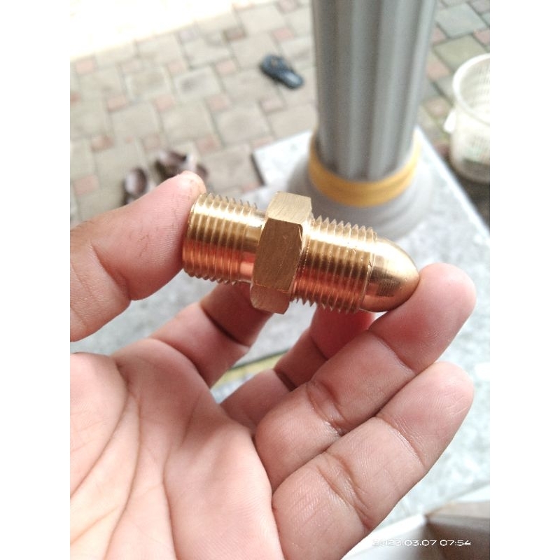 The O2 to co2 connection is suitable for changing the O2 thread Valve ...