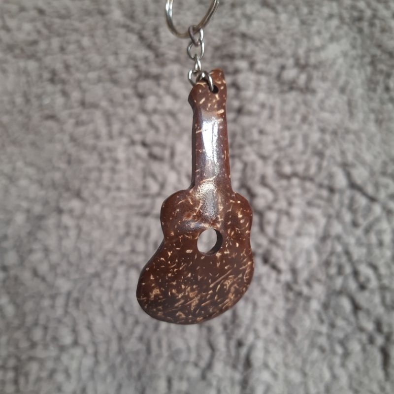 GANTUNGAN Classic GUITAR MODEL COCONUT SHELL KEYCHAIN | Shopee Philippines