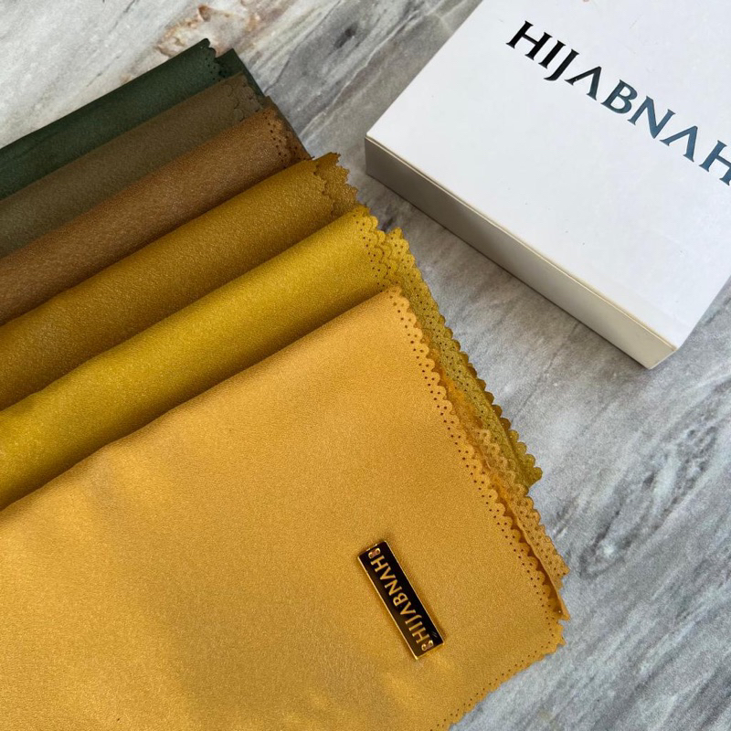 Hijabnah - Quadrilateral Shinar Glamor Glowing Hijab Shinar Hijabnah ...