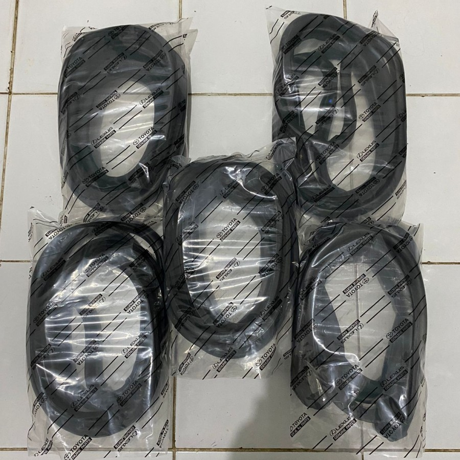 Toyota innova 2006-2015 Luggage Door Rubber Balloon body Rubber set/5pc ...