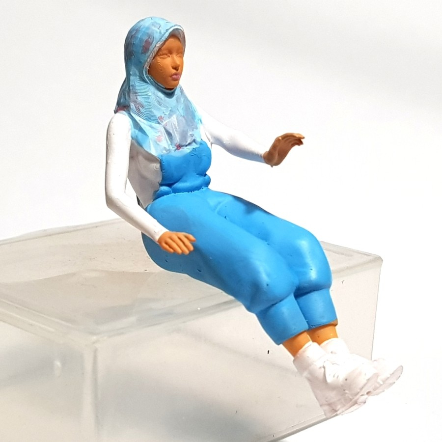 Figure Mindy Jilbab driver Scale 1-24 diorama miniature - painted ...