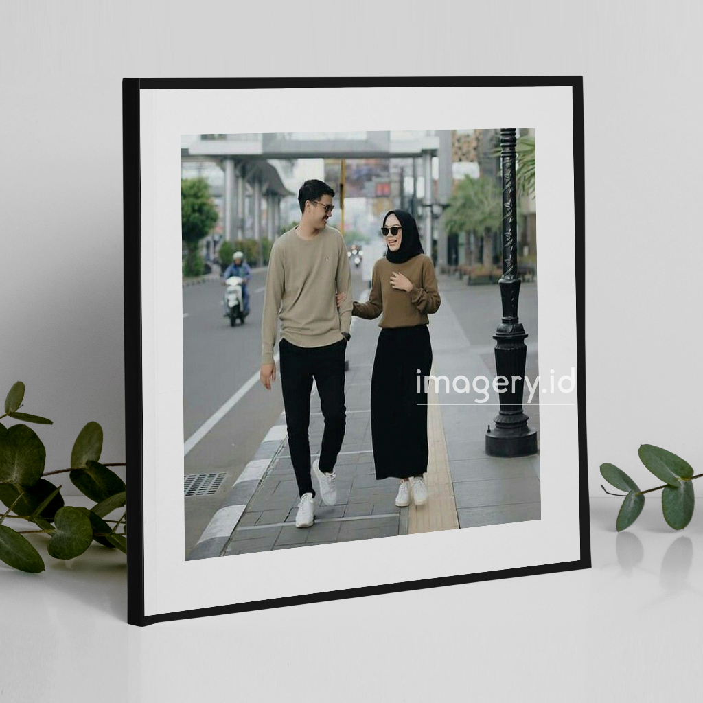 HITAM 8r Photo Print with Black Aesthetic Photo Frame, Size 20x20 cm ...