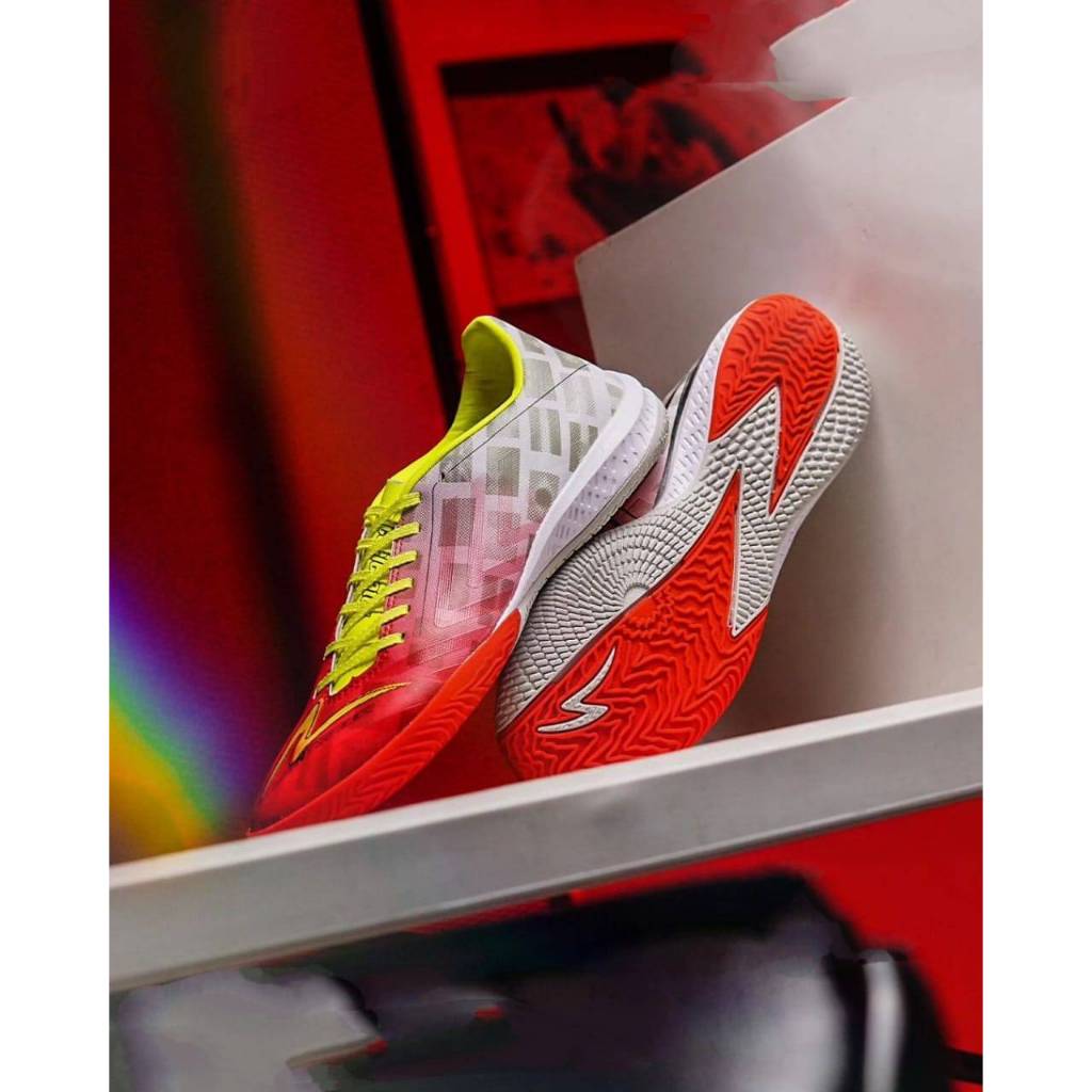 Specs accelerator lightspeed 4 pro in nusantara pack torchred white ...