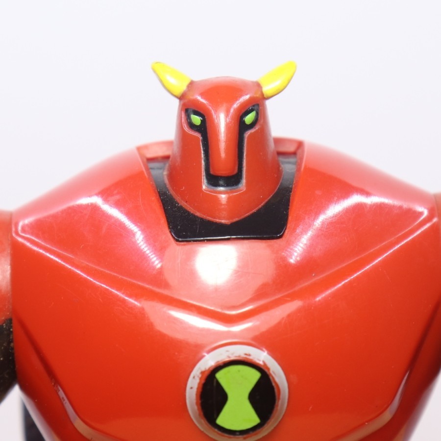 Ben 10 Ultimate Alien Figure - Buttonscarvesrillo Hywire RED (Bandai ...