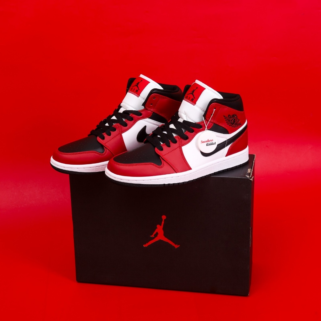 Nike Air Jordan 1 Mid Chicago Red Black Toe Sneakers Warehouse Sale 100 ...