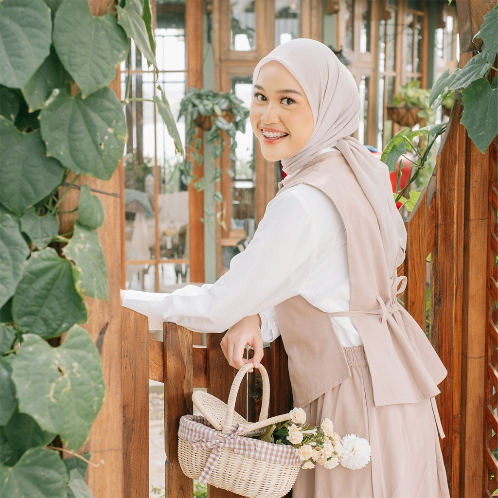 Yeppuoutfit - Haerin Oneset | Wide Skirt Suit and Vest with Korean ...