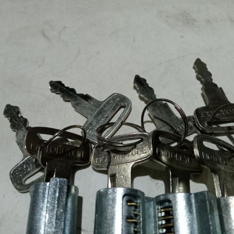 Yamaha rx100 rx125 twin handlebar lock motorcyle key does not have the ...