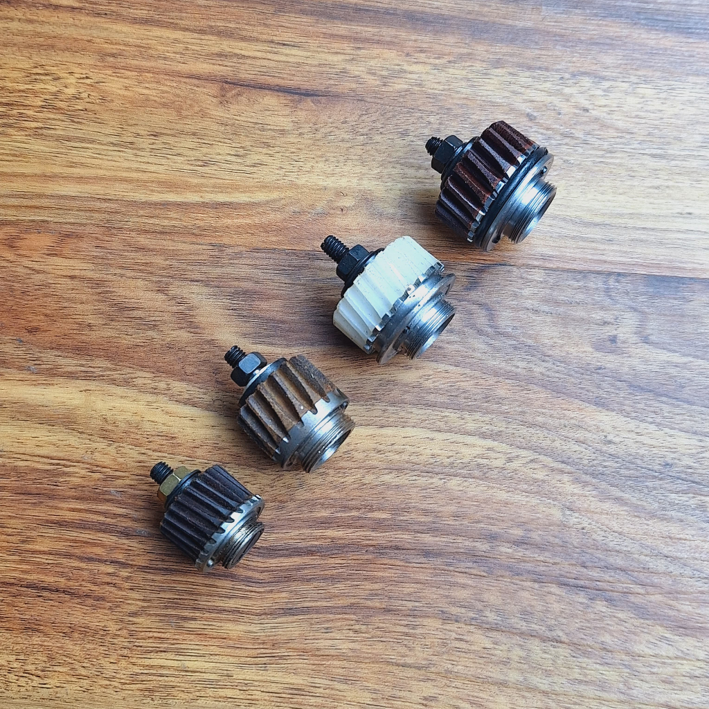 MESIN Octa RS-100 Pineapple Gear / Gear Fabric Cutting Machine Material ...