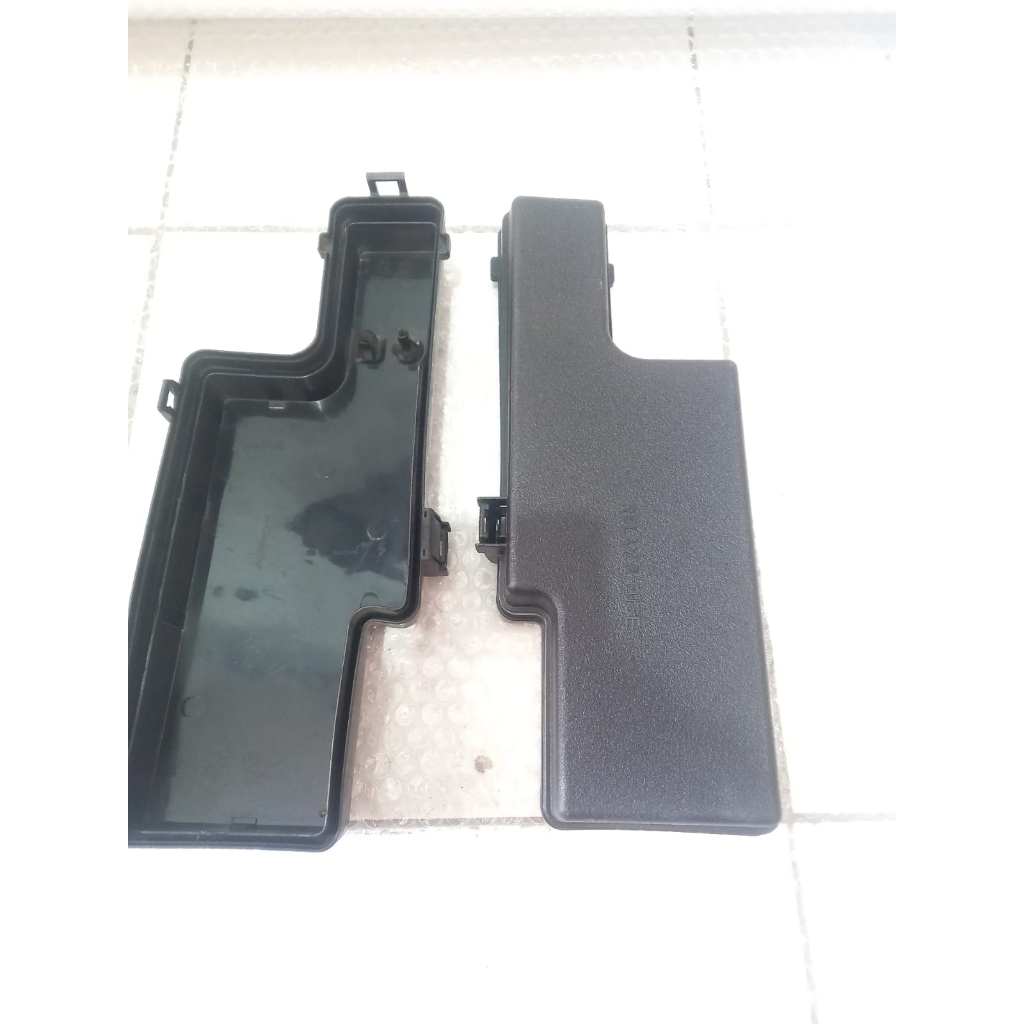 Close the fuse Box Cover for the Innova Reborn Fortuner VRZ Hilux Revo ...