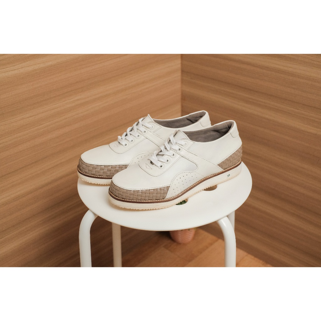 PUTIH Reject Shoeka - White Woven Combi Sneakers + Taupe / 39 | Shopee ...