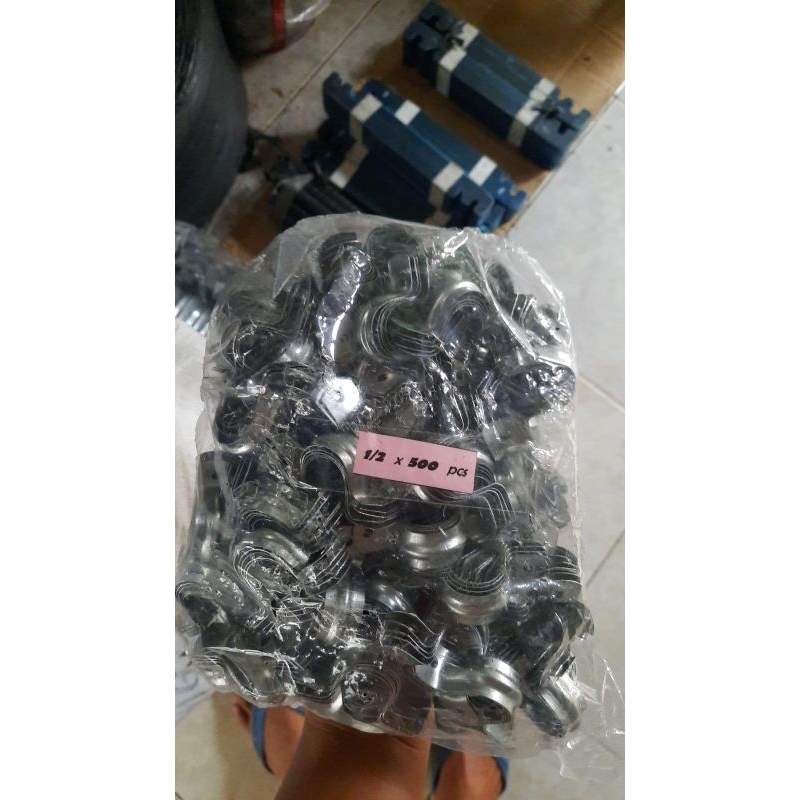 500 PCS OMEGA CLAMPS 1/2in / UK GALVANIZED IRON PIPE CLAMPS 1/2 IN ...