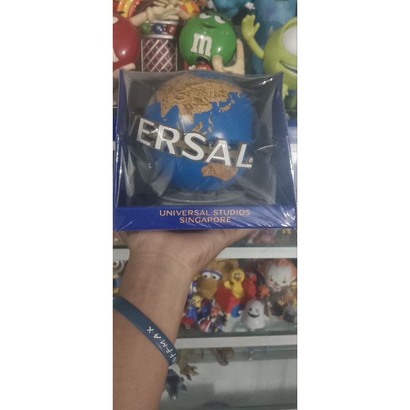 Globe universal studios Singapore seal | Shopee Philippines
