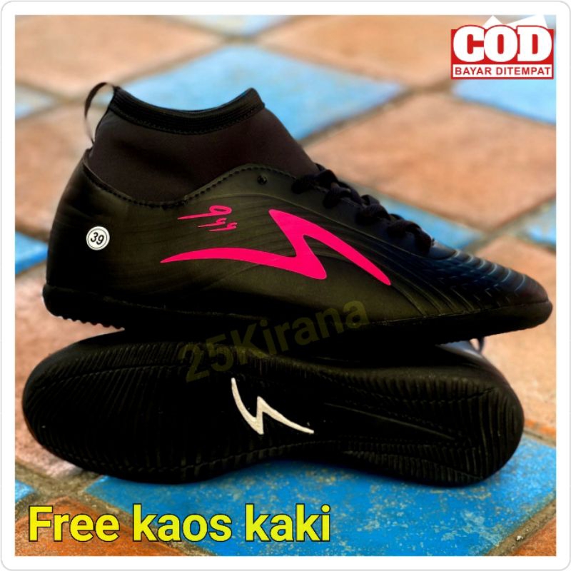 !! Futsal shoes Specs Good Quality Latest modern and cool futsal shoes ...