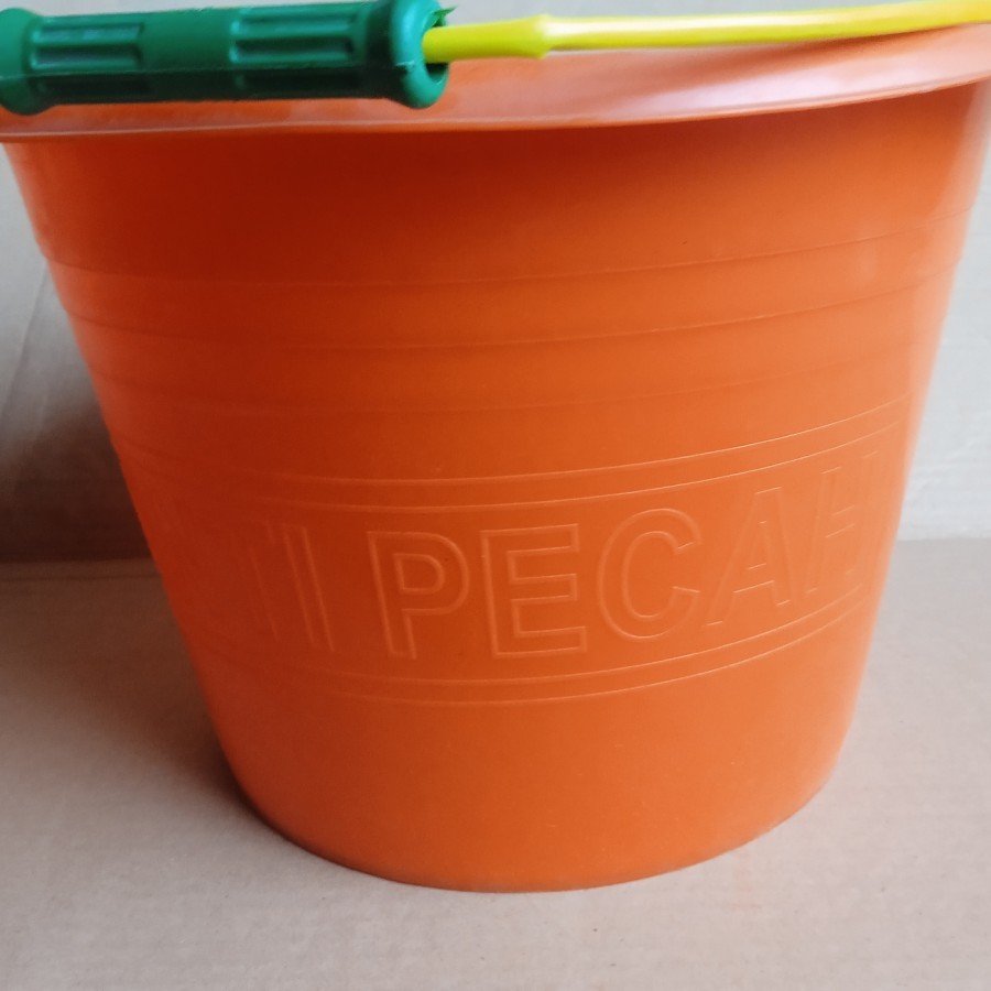MINIMAL Uk 18 orange craftsman large cast bucket, minimum purchase of 3 ...