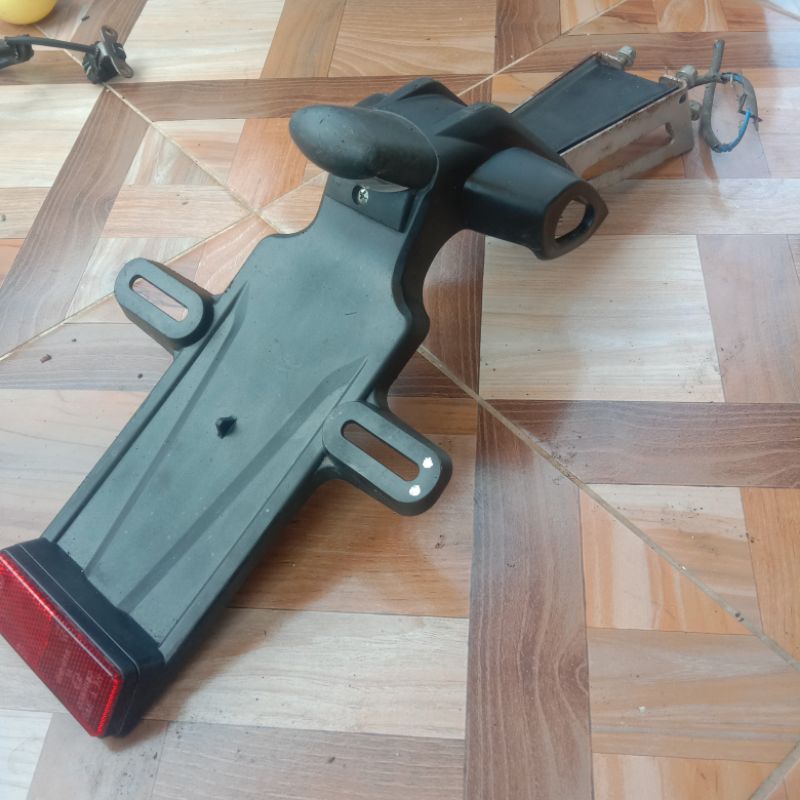 MATA Rear fender slebor Yamaha R15 v2 rear fender First Cat Eye Light ...