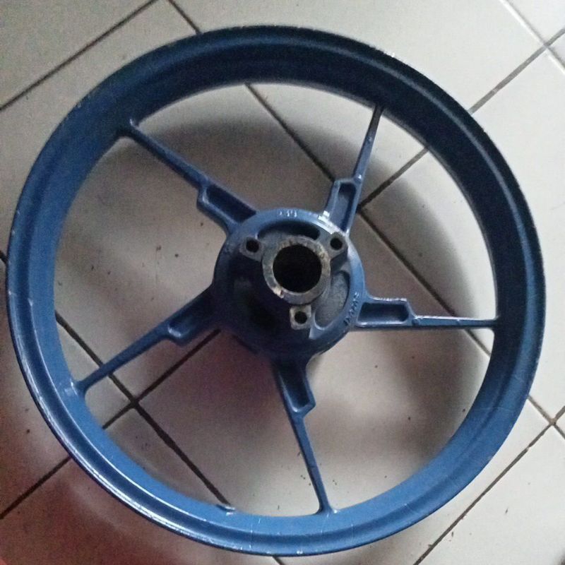 The rear rim of the original Suzuki Satria Fu is blue | Shopee Philippines