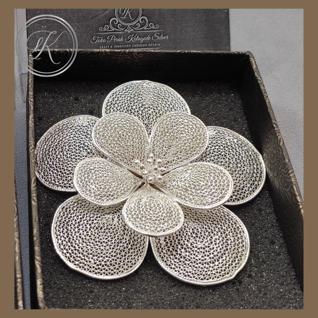 Modern kebaya brooch Luxurious clothes brooch Large flower brooch ...