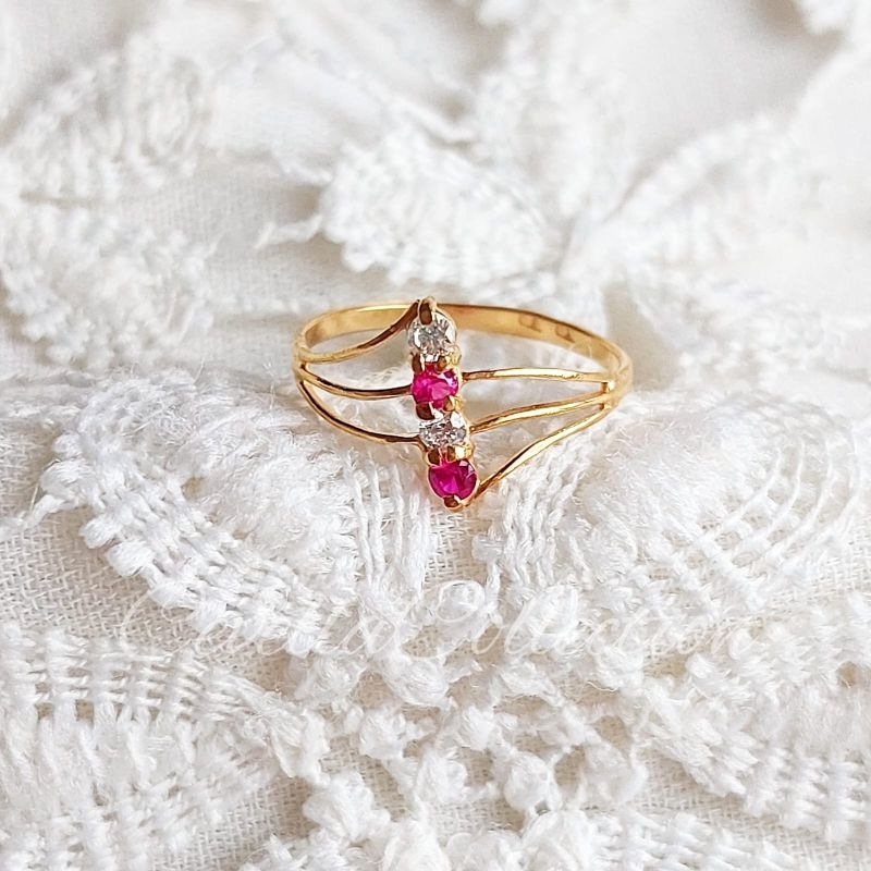 PUTIH MATA MERAH Red and White Crown Ring 4 Eyes Light Gold 1/2 Gram | Shopee Philippines