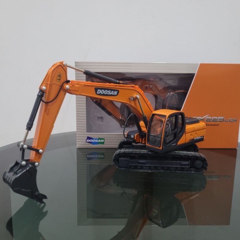 Diecast Miniature Excavator Doosan | Shopee Philippines