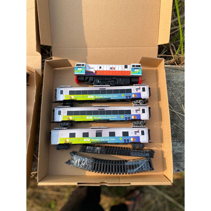 Indonesian Railway Toy Series Package, cc206 Lebaran 2022 Locomotive, 2 ...