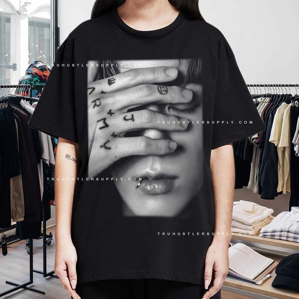 HITAM PUTIH Kaos BTS Jungkook Covering Eyes Bootleg Black, White DTG ...