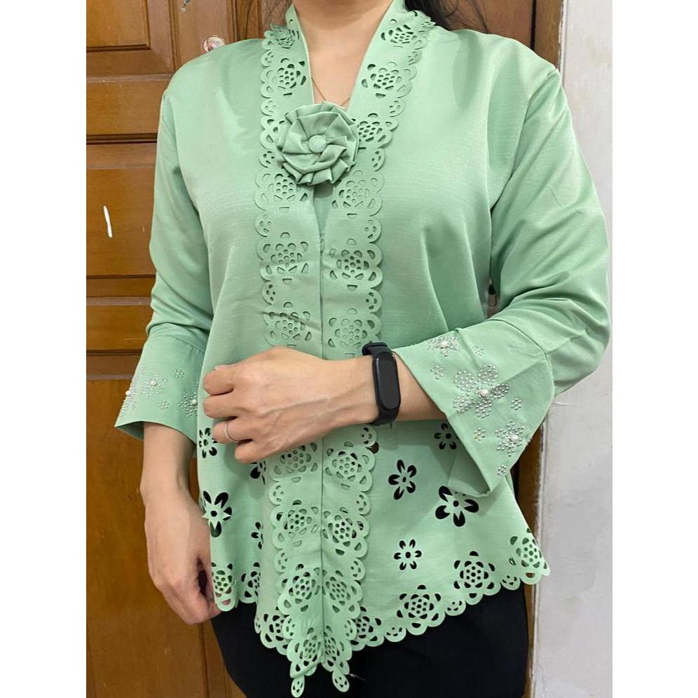 Modern Brocade Kebaya, Elegant Brocade Kebaya For Celebrations For ...