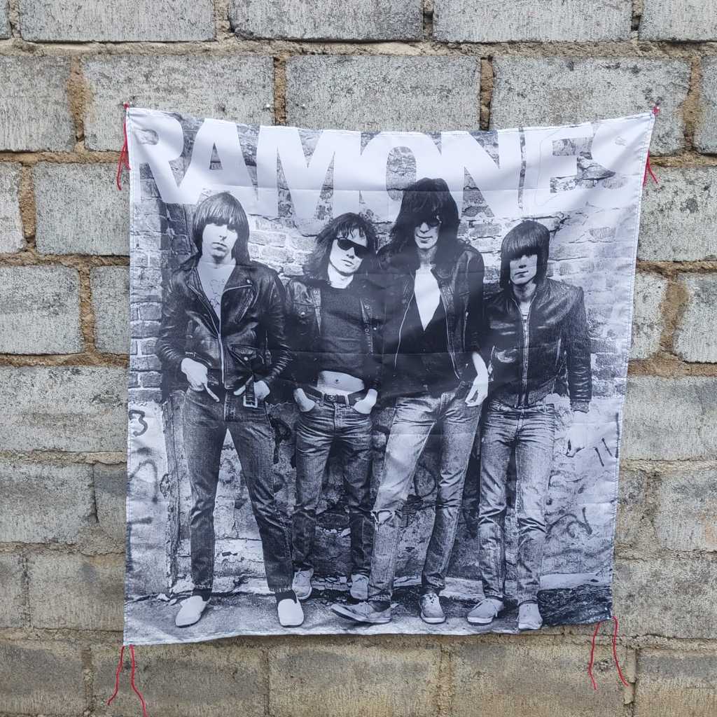 HIASAN DINDING Ramones - RAMONES - Textile Poster Flag / Fabric Flag ...