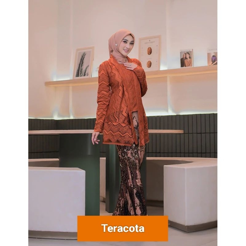 Mika's New Flea Suit | Modern New Flea | New Flea Brocade Malika ...