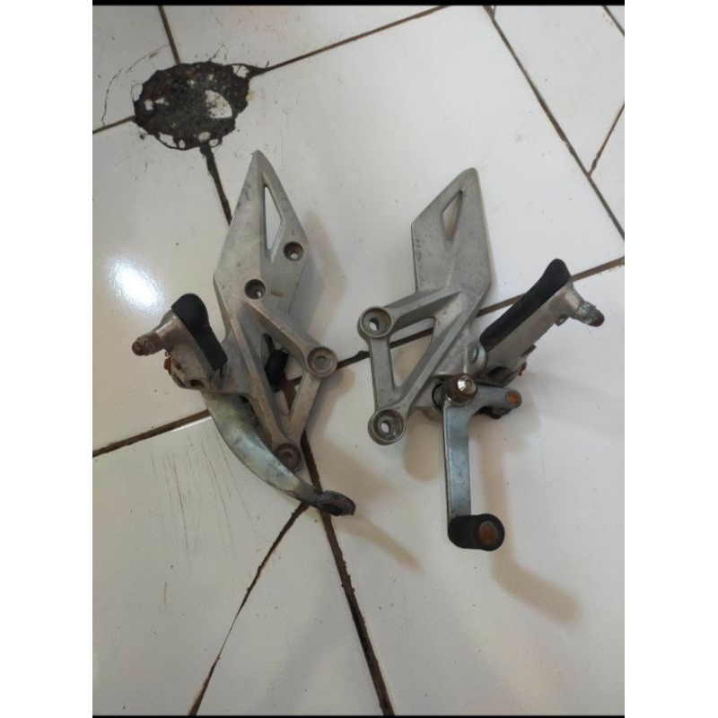 Footstep Foot step front set left right all new CBR 150 led facelift ...