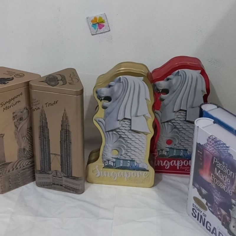 Chocolate Alessio Merlion Twin Tower Triangle Canned Pack Chocolate Tin ...