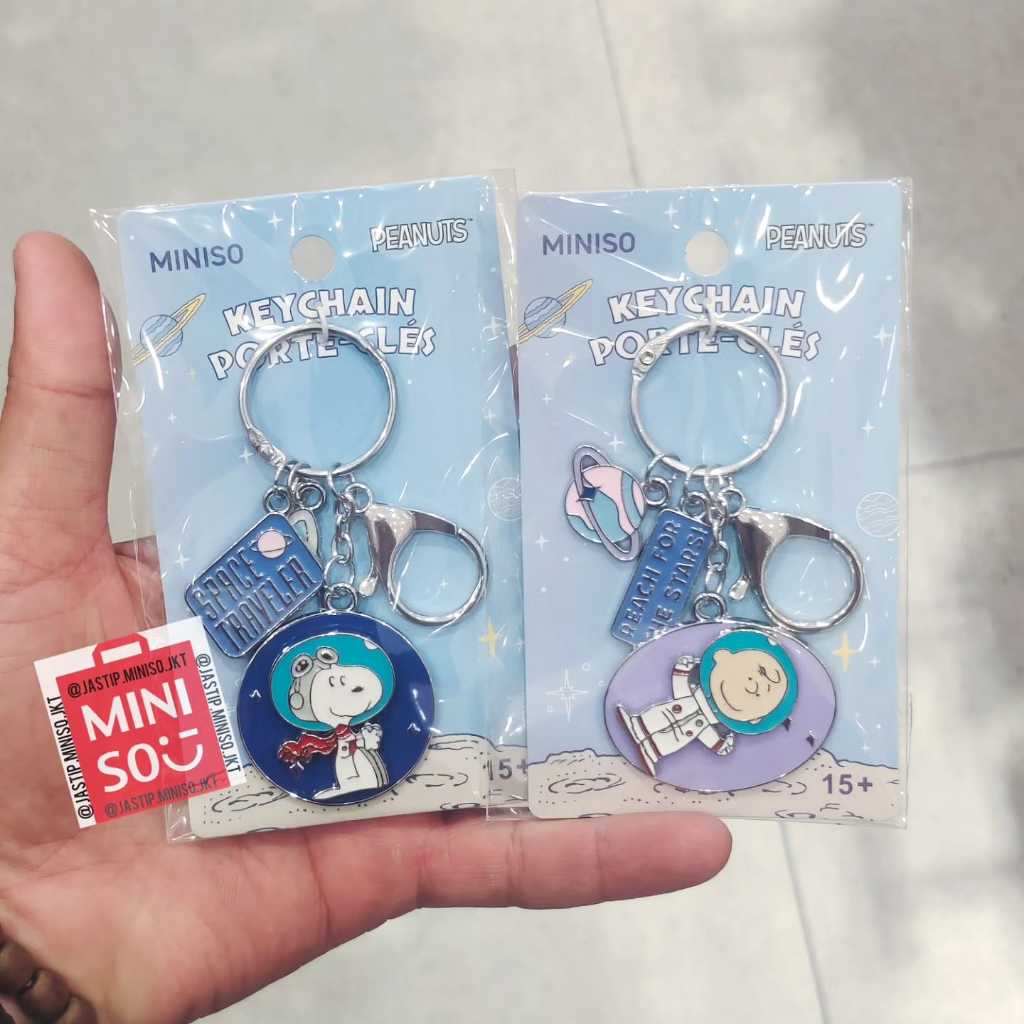 GANTUNGAN Miniso Keychain / Rotating Keychain Snoopy The Little Space ...