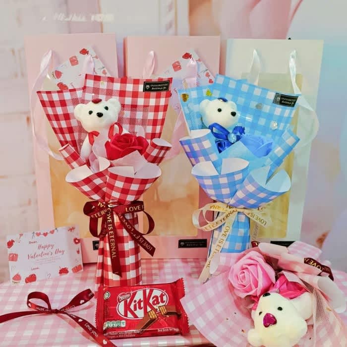 MAWAR Bear GIFT - Valentine's Day Hampers - Chocolate and Rose Gifts ...