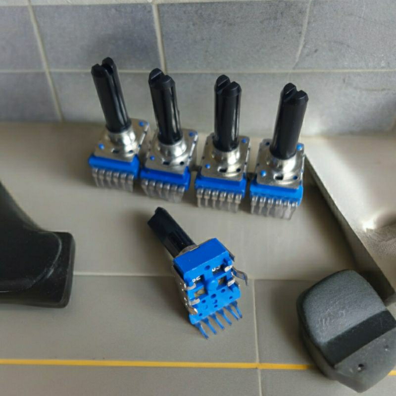 POTENSIO MIXER 6PIN 5K 10K 20K 50K 50K 100K UNIT | Shopee Philippines