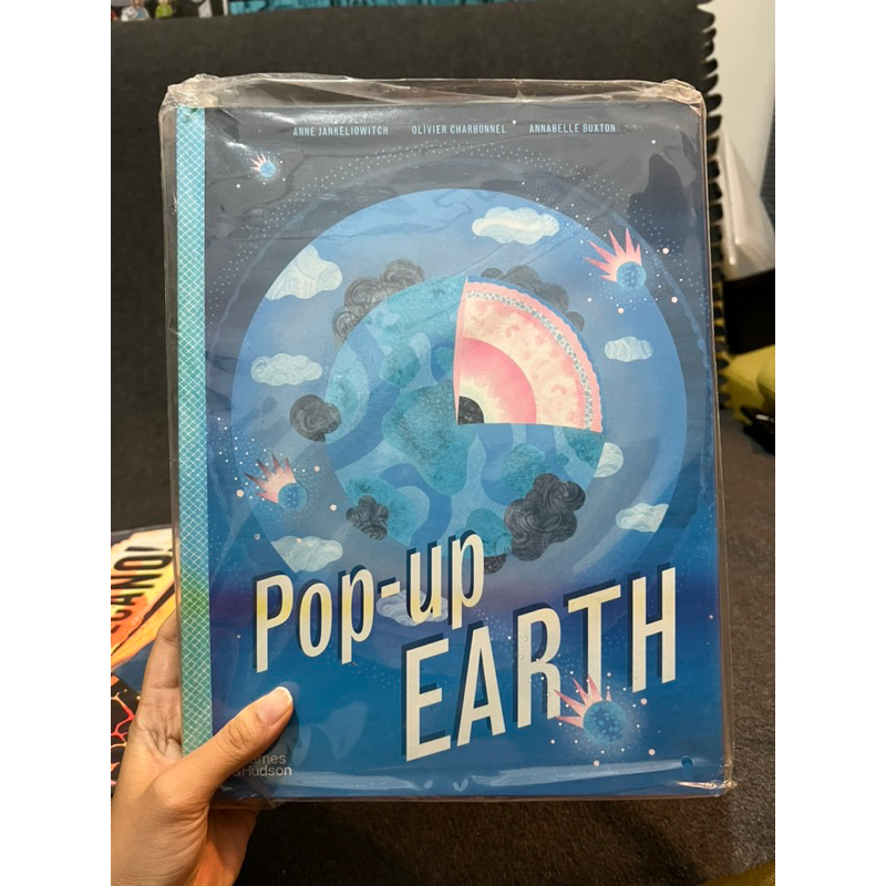 Pop-up Earth (Pop-Up series Thames & Hudson) | Shopee Philippines