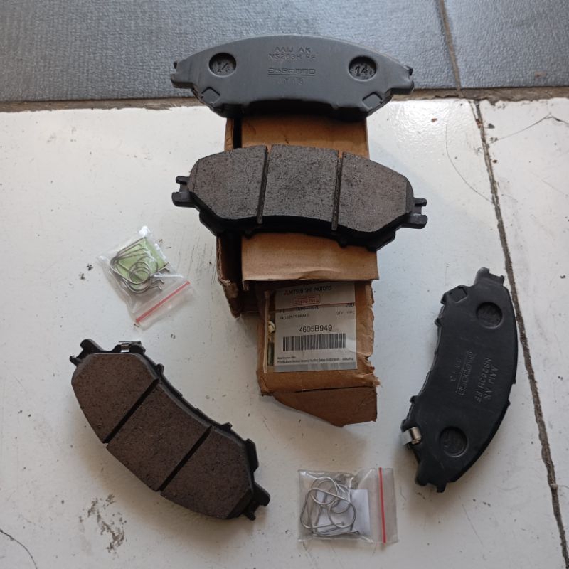 Front brake pads xpander NEW LIVINA L12 original MITSUBISHI EXPANDER BRAKE PADS NEW LIVINA L12 ...
