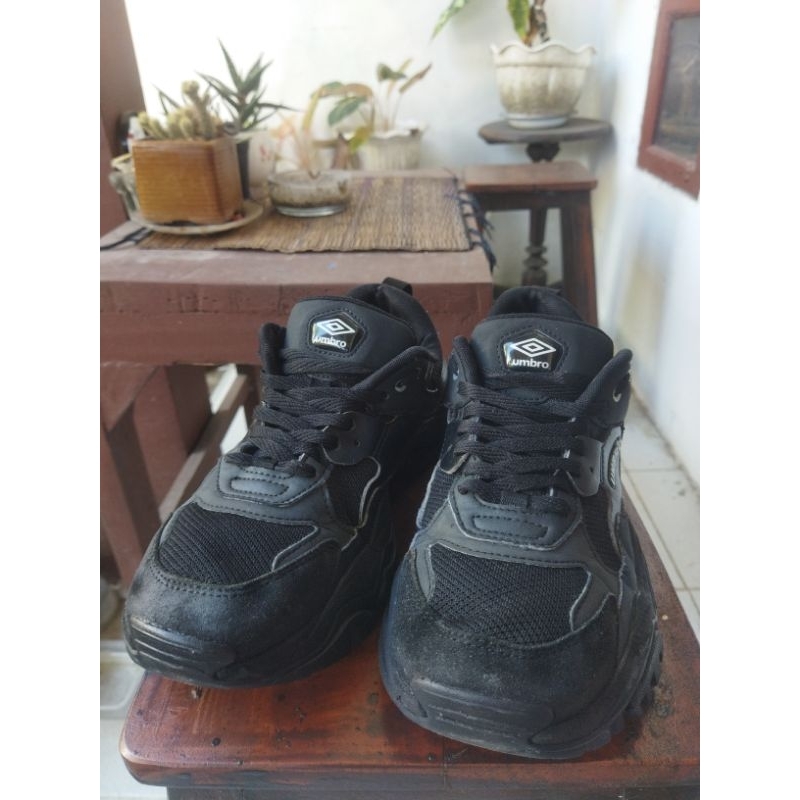 Used Umbro Bumpy brand shoes sz 40.5 | Shopee Philippines
