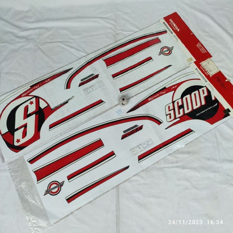 HITAM Striping sticker honda scoopy scopy pgm fi K16 black original ahm ...