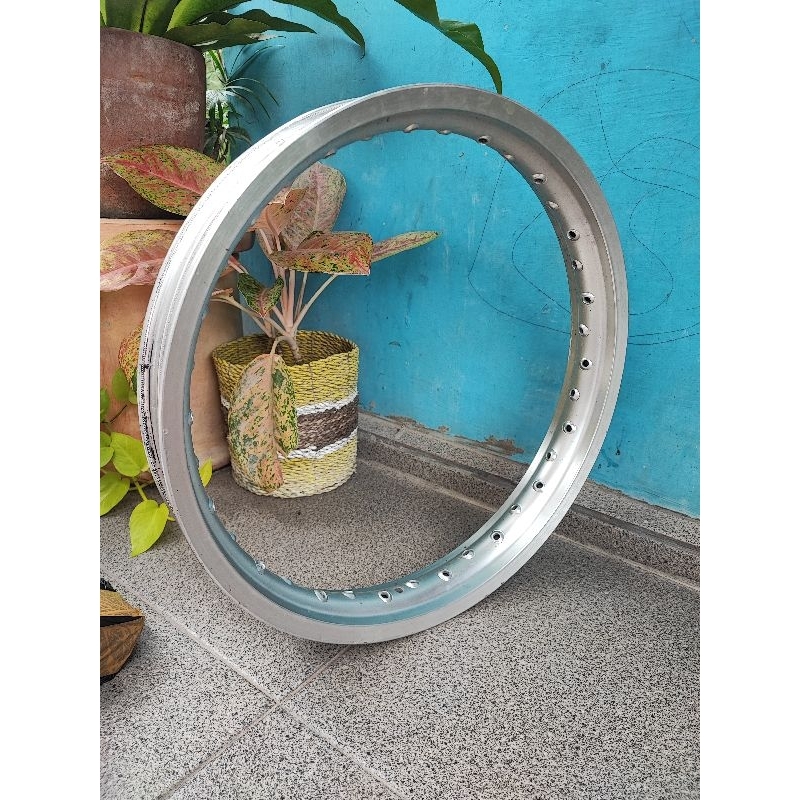 Did Japan rims size 215 ring 18 spoke holes 36 second hand smooth no ...