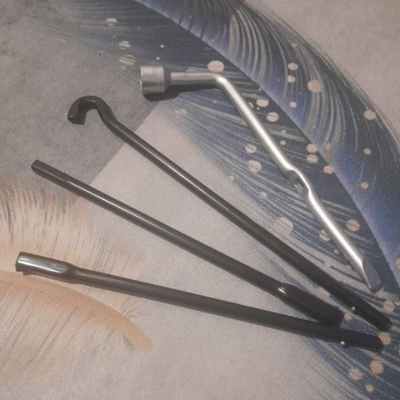 Fortuner tire lock & car jack lock for Fortuner Hilux Innova reborn ...