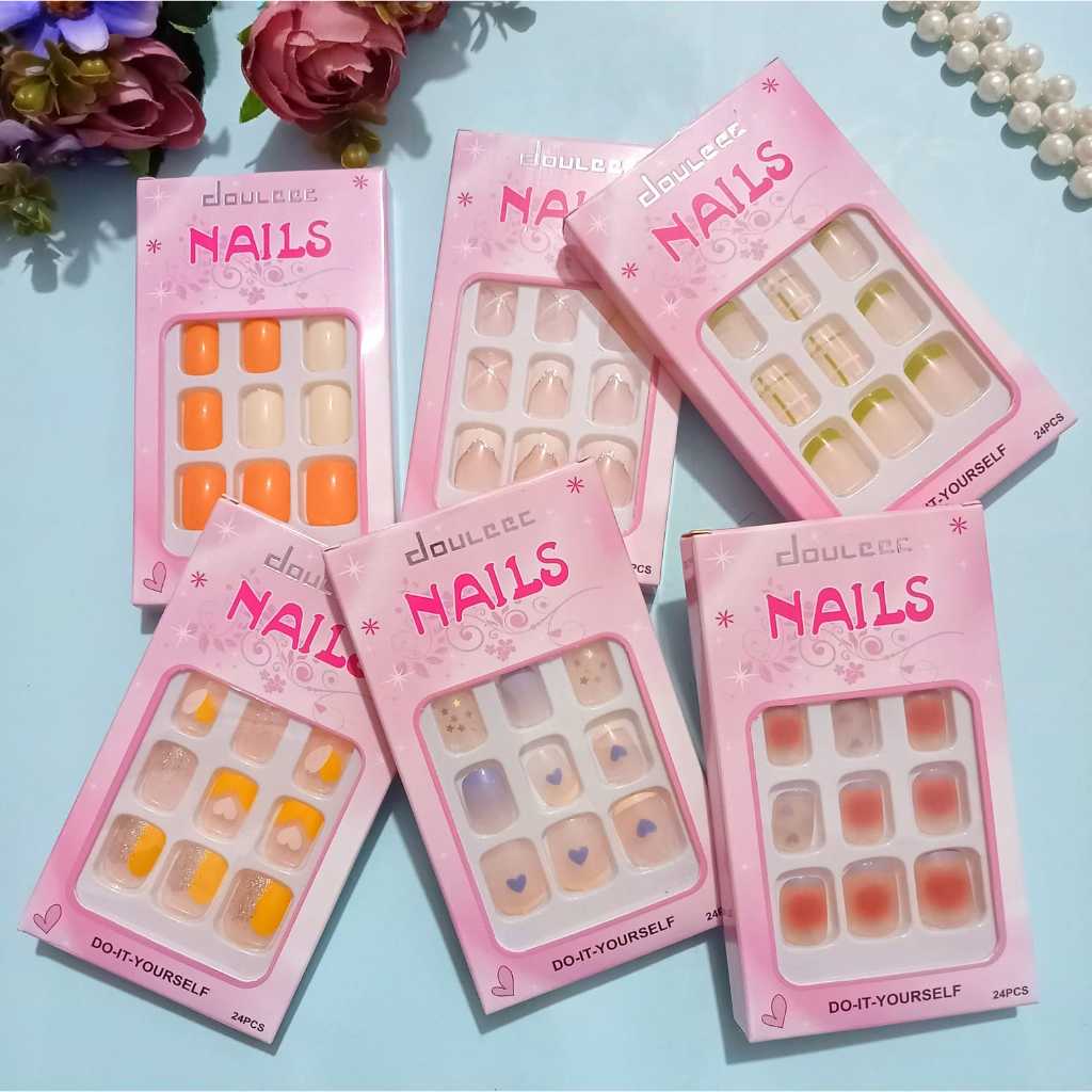 False nails + glue/Nail art/Set of 24 pcs false nails with sticky glue ...